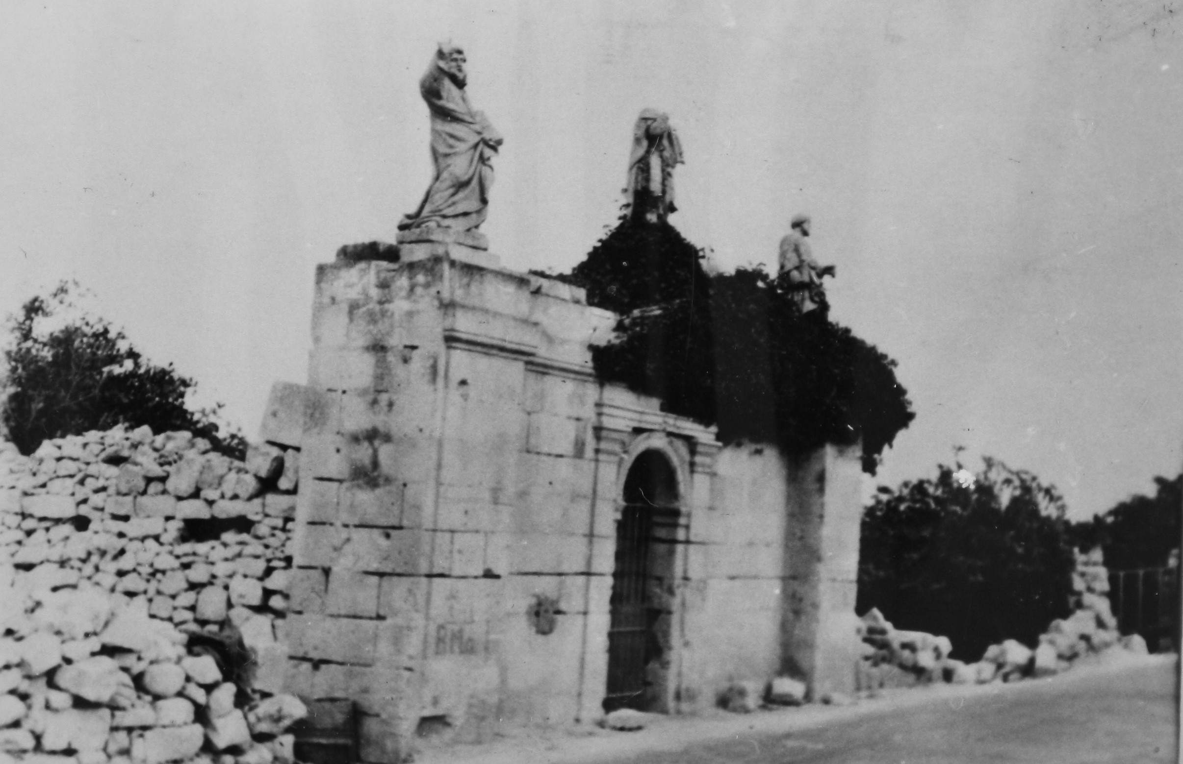 Ic-cimiterju San Tumas fil-limiti ta' Hal Luqa - The National Archives ...